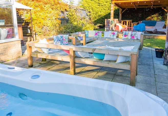 Newcastle Hen Do: Essential Guide to Party Houses & Packages