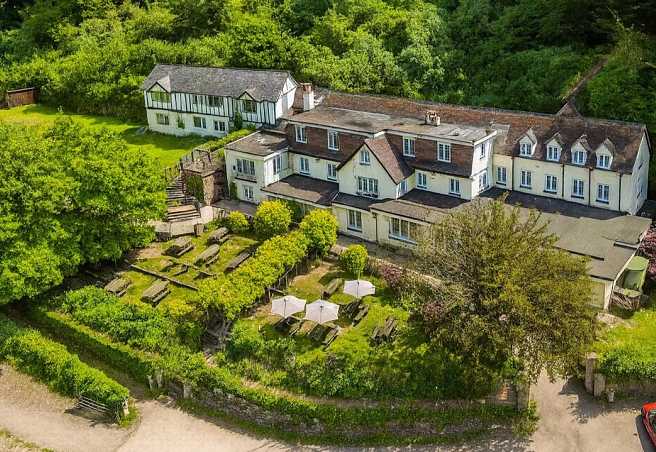 Hen Accommodation | Hen Party Houses | Hen Apartments